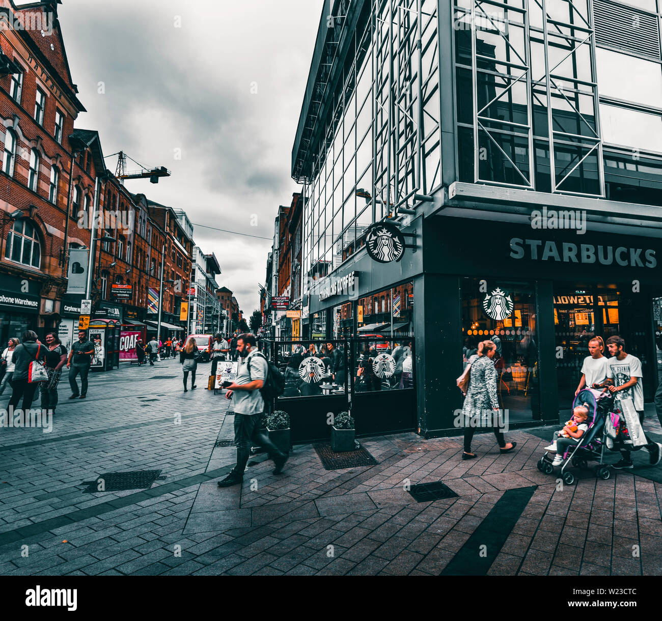 Belfast street art hi-res stock photography and images - Alamy