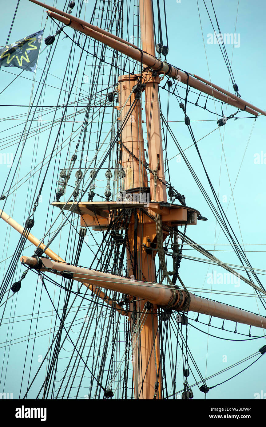 Mast rigging on the HMS Warrior, Portsmouth Historic Dockyard ...