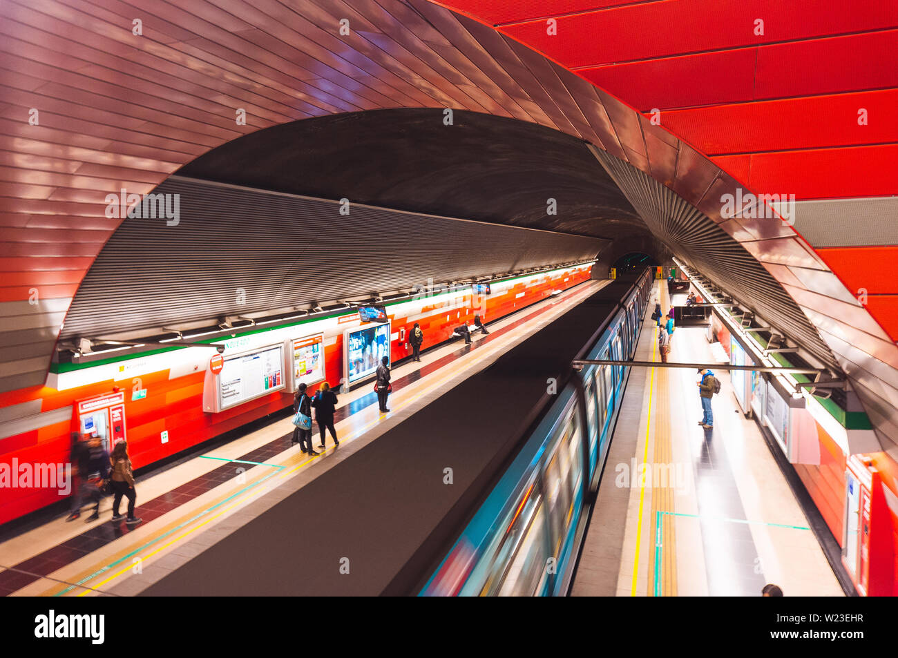 Commuters santiago metro station hi-res stock photography and images ...