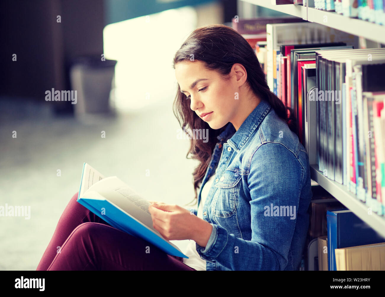 high school student girl reading book at library Stock Photo - Alamy