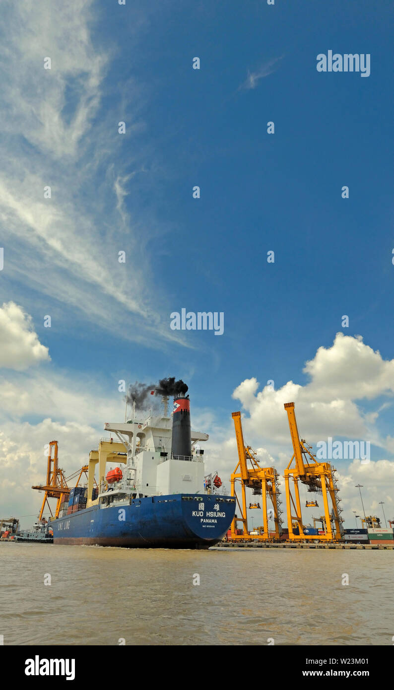 Container vessel air pollution hi-res stock photography and images - Alamy