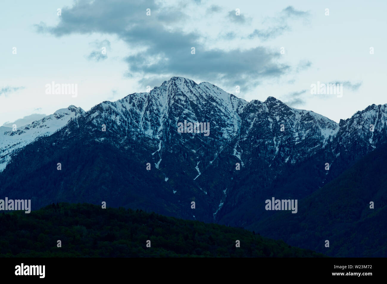 Northern italy snow mountains hi-res stock photography and images - Alamy