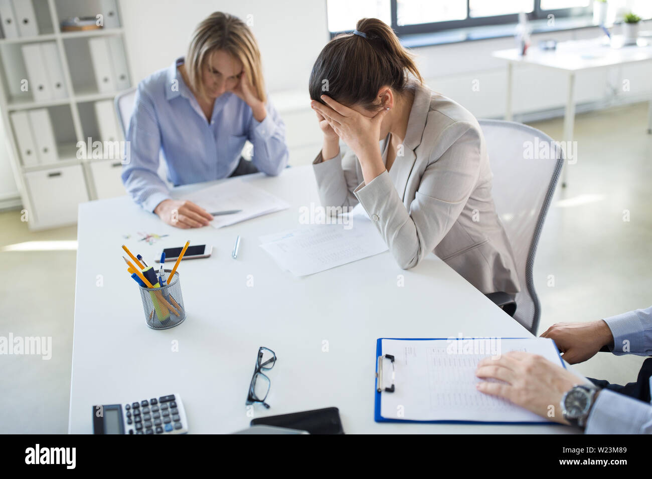 Crisis businesspeople hi-res stock photography and images - Alamy