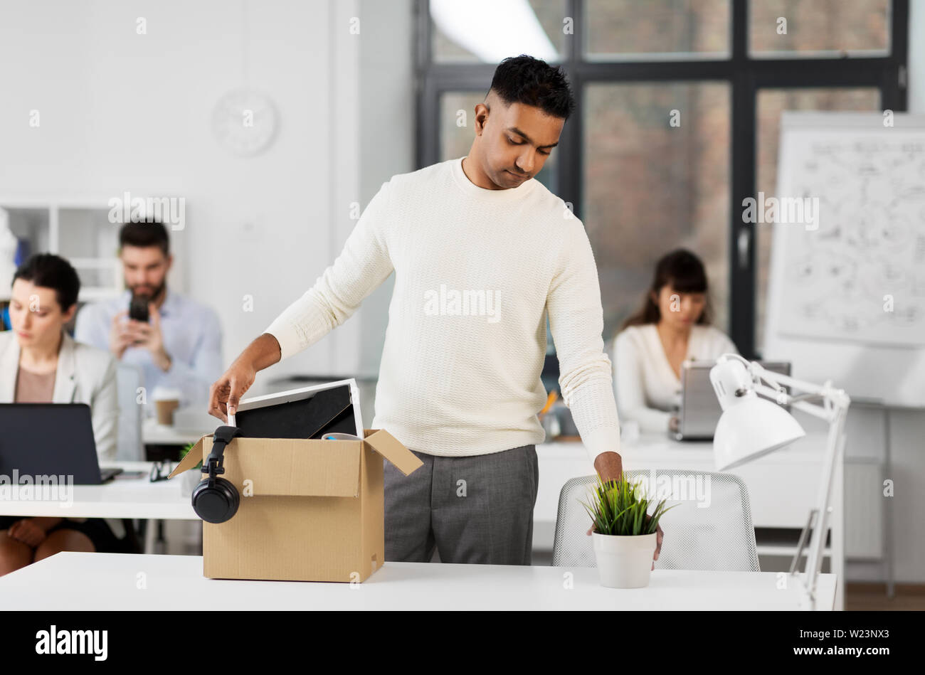 Office packing hi-res stock photography and images - Alamy