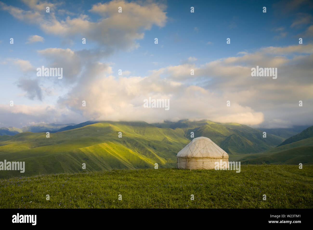 Kazakh yurta hi-res stock photography and images - Alamy