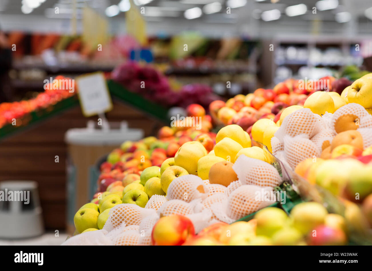 ripe apples at grocery store or supermarket Stock Photo - Alamy