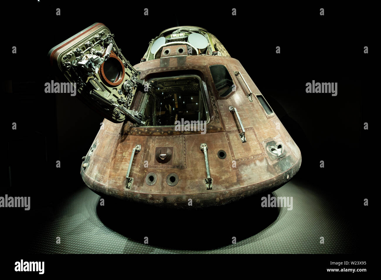 Apollo / Saturn V Center. Space hangar with rocket Stock Photo - Alamy
