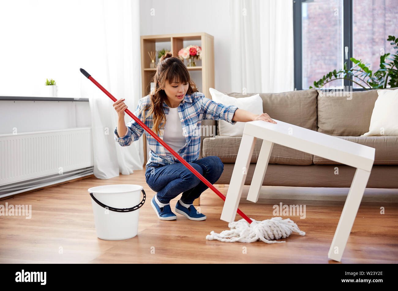 Woman mopping japanese hi-res stock photography and images - Alamy