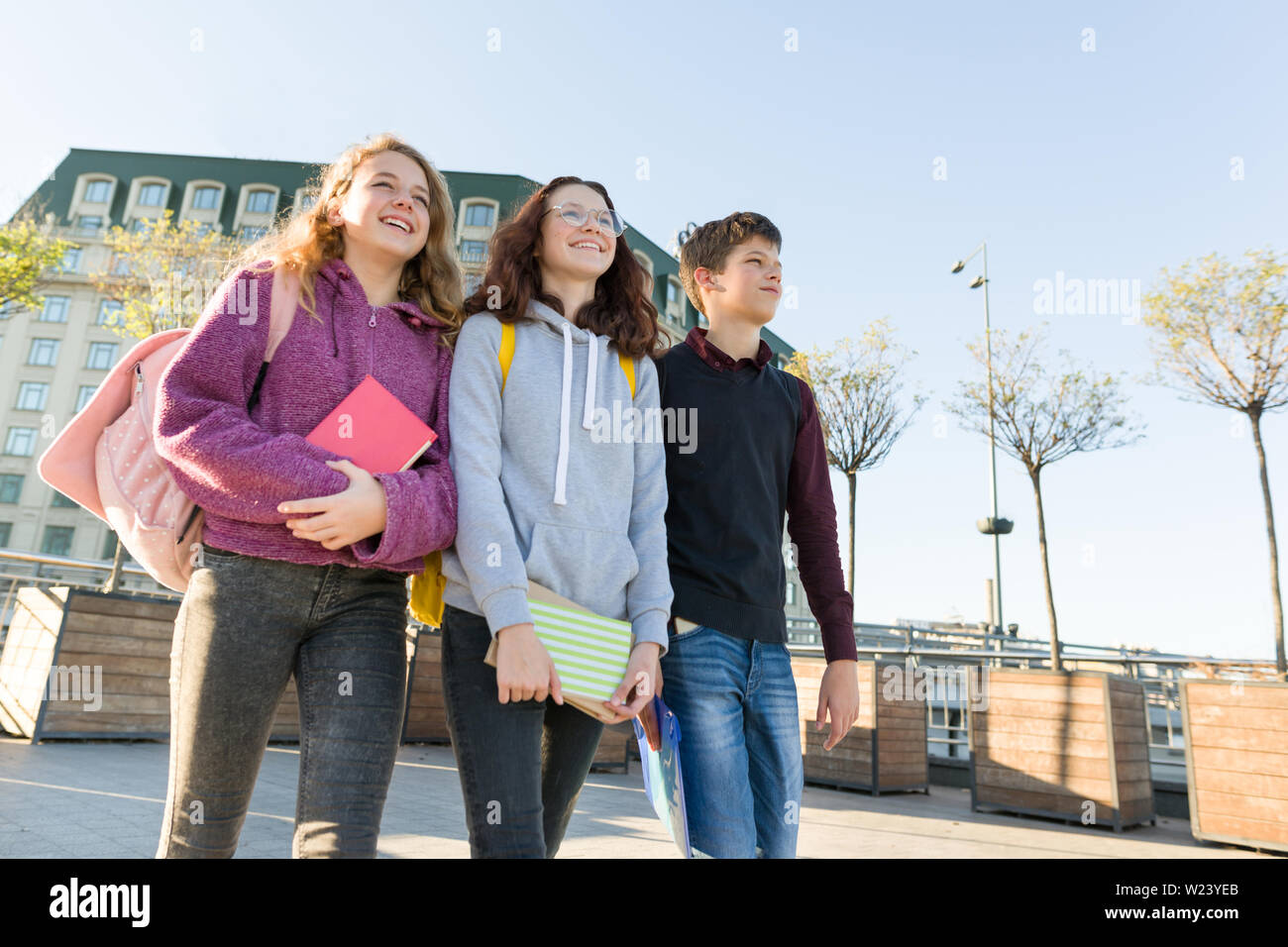 Teenager students going to school hi-res stock photography and images ...