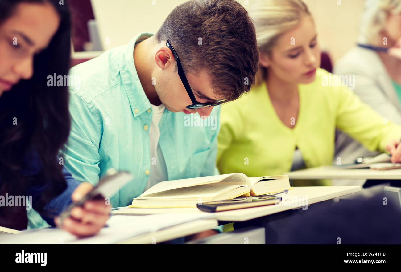 High school reading book hi-res stock photography and images - Alamy