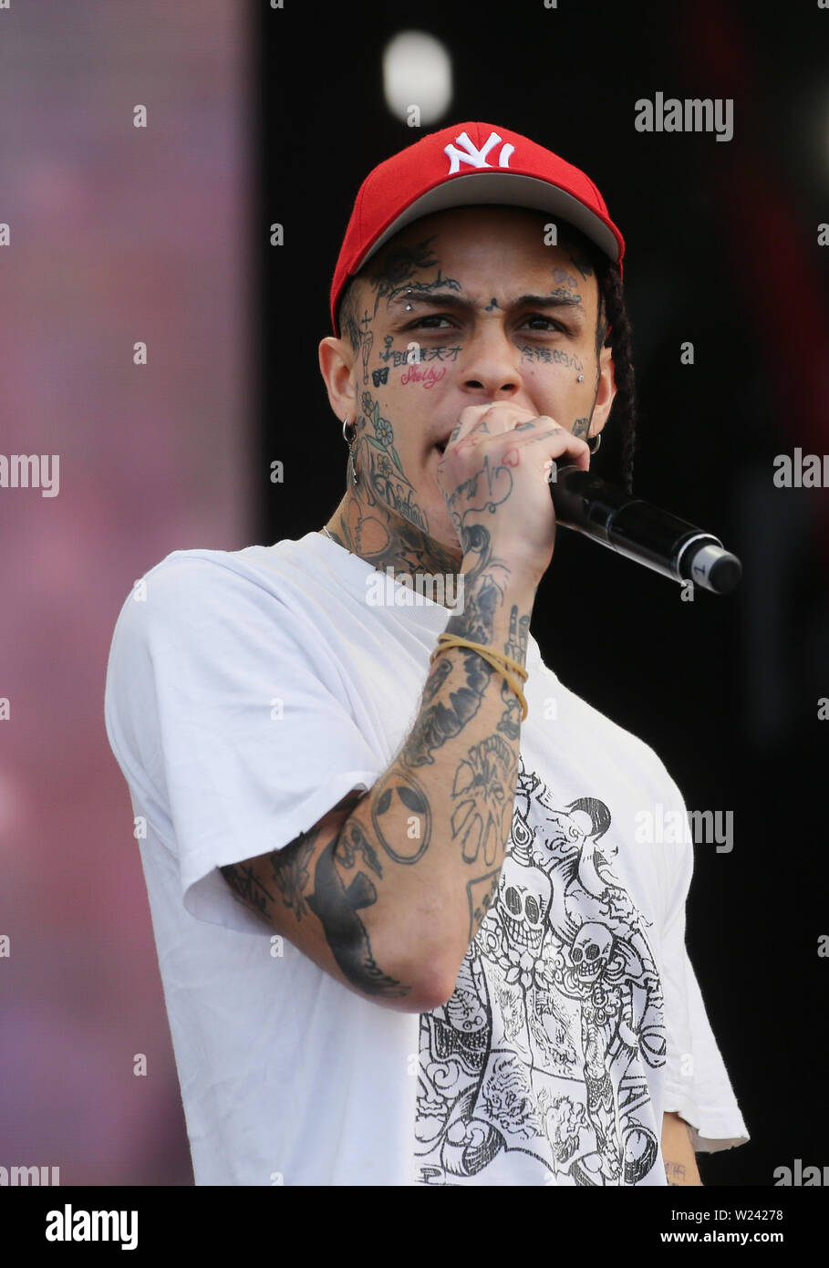 Lil skies hi-res stock photography and images - Alamy