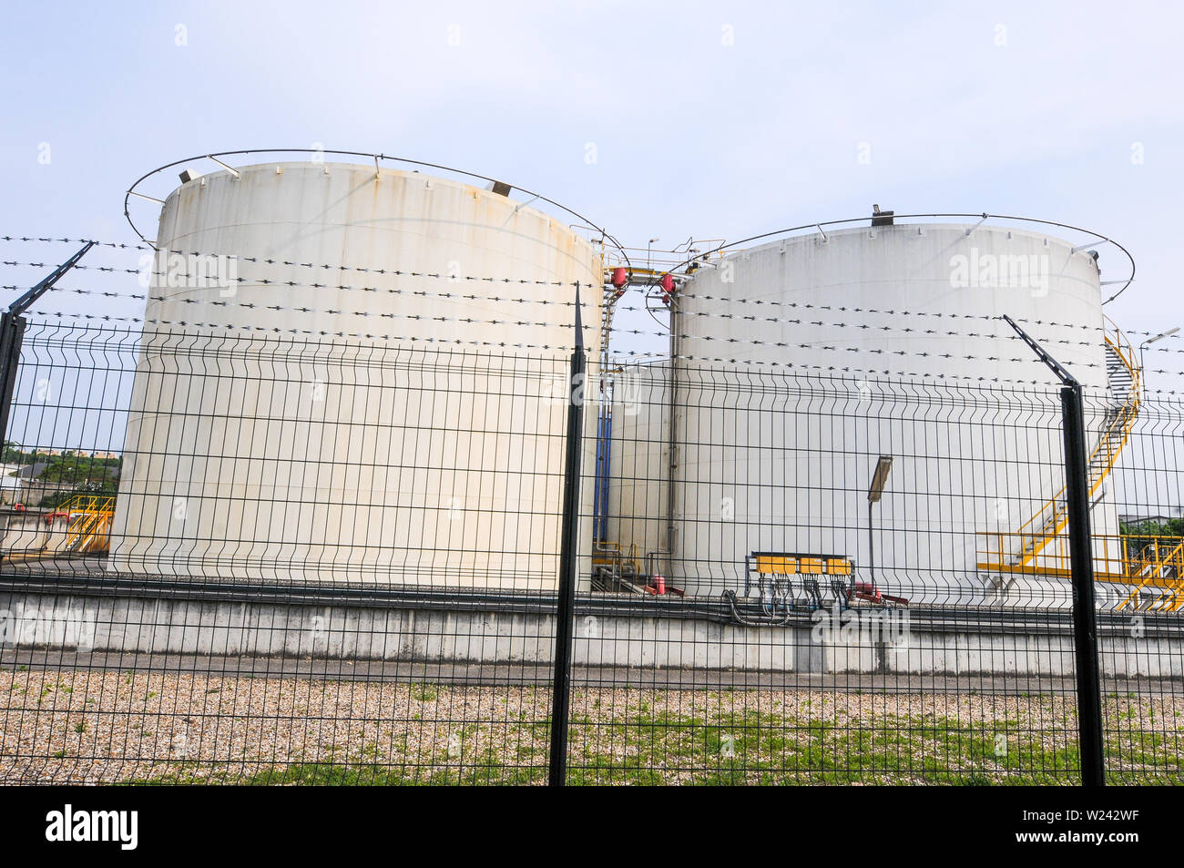 Petroleum reservoirs hi-res stock photography and images - Alamy