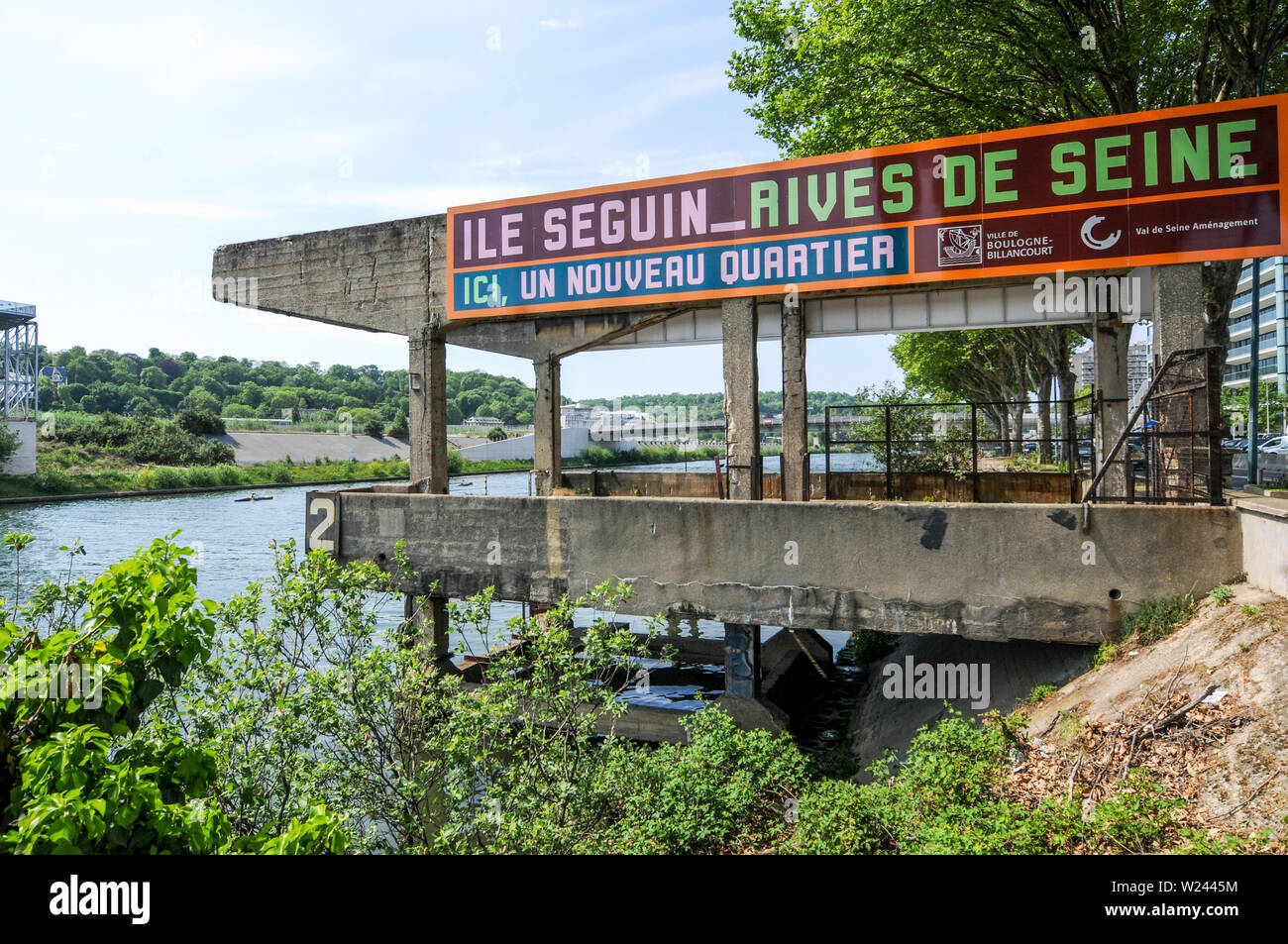 Renault ile seguin hi-res stock photography and images - Alamy