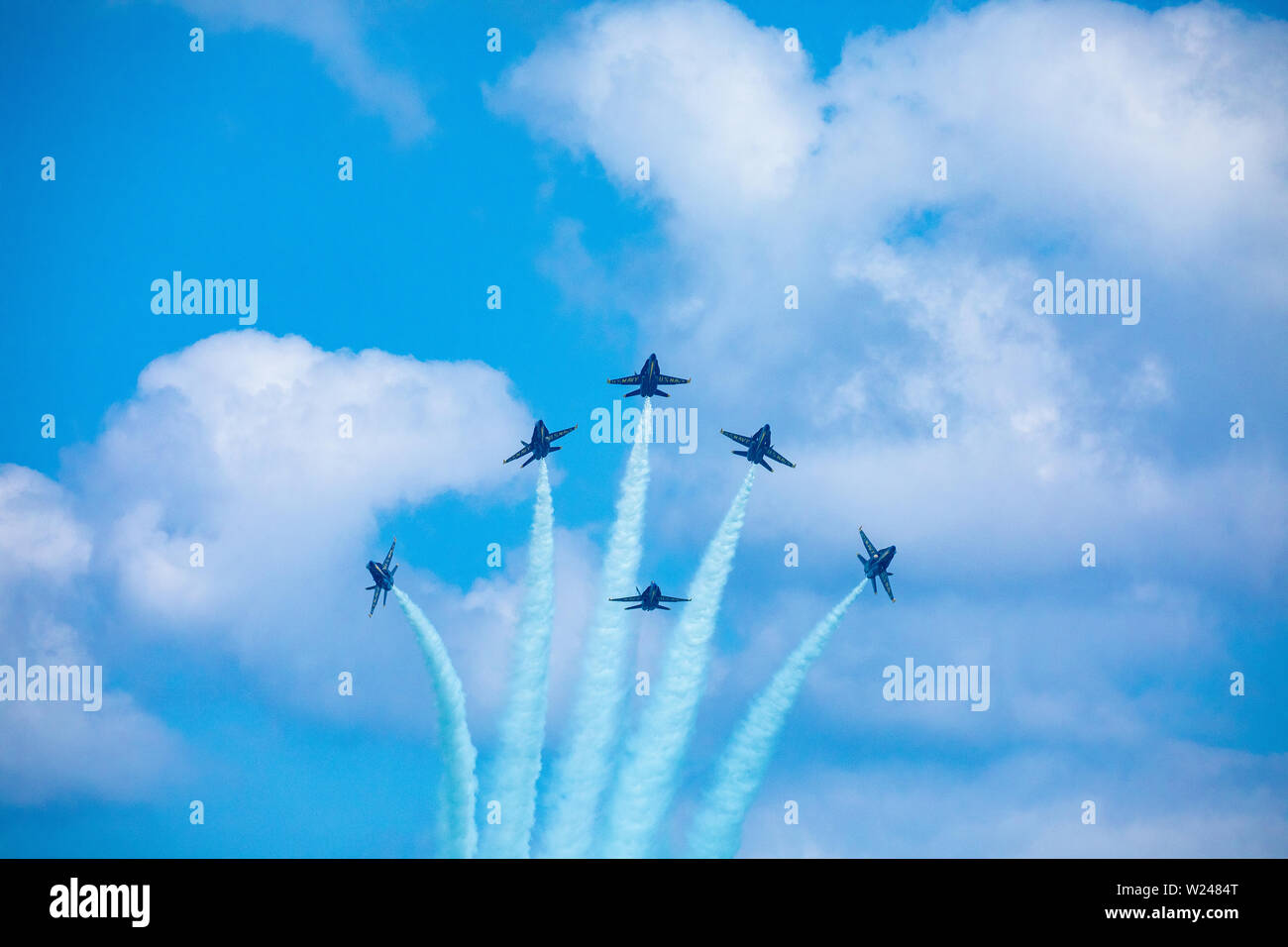 Blue angels fighter hi-res stock photography and images - Alamy