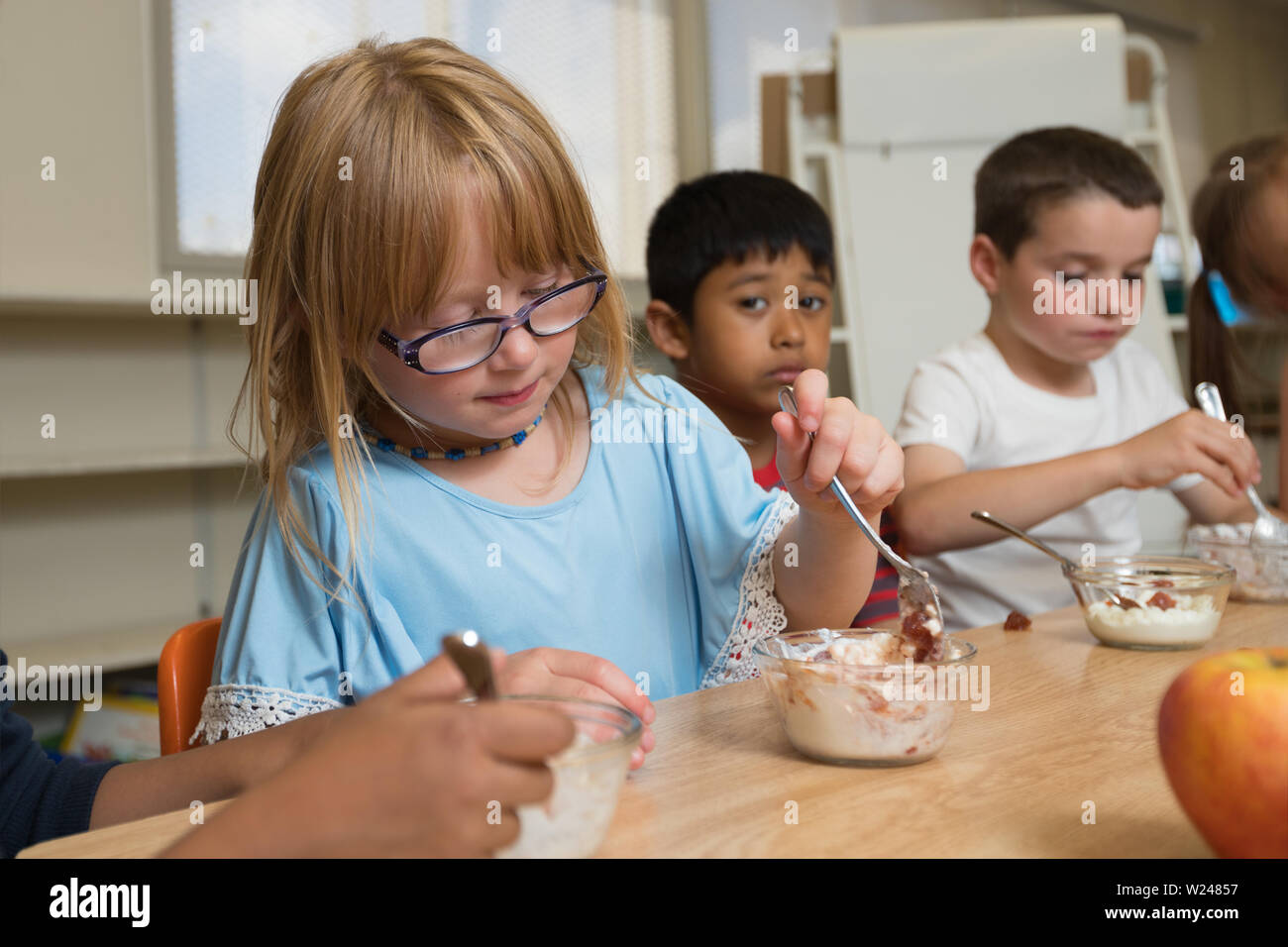 Kids snack time at school hi-res stock photography and images - Alamy