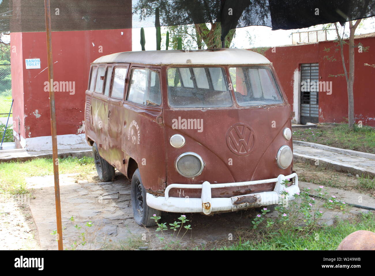 Old vw bus hi-res stock photography and images - Alamy