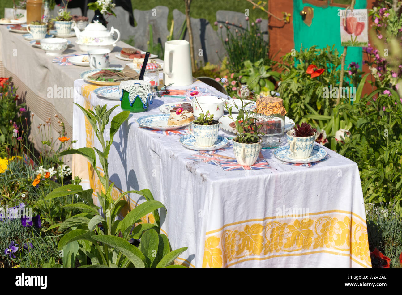 Afternoon tea garden hi-res stock photography and images - Alamy