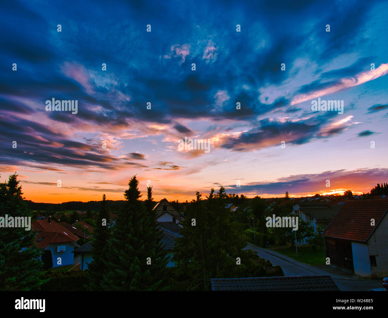 Golden sunset backdrop hi-res stock photography and images - Alamy