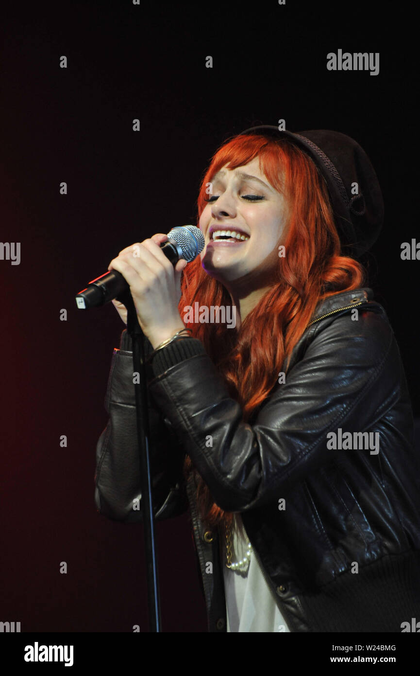 LOS ANGELES, CA. September 25, 2009: Singer Alison Sudol of A Fine ...