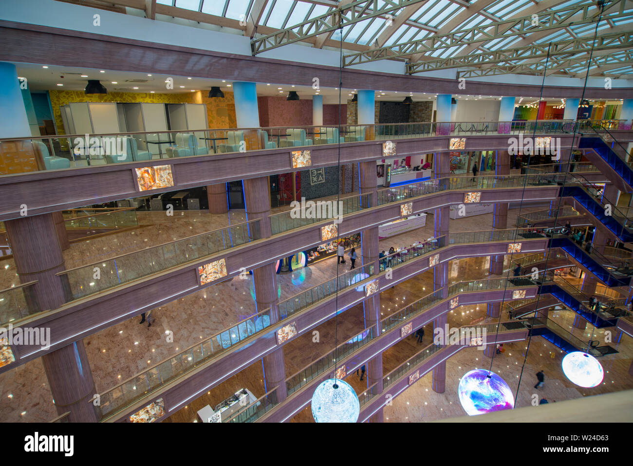 Modern store at shopping mall Stock Photo - Alamy