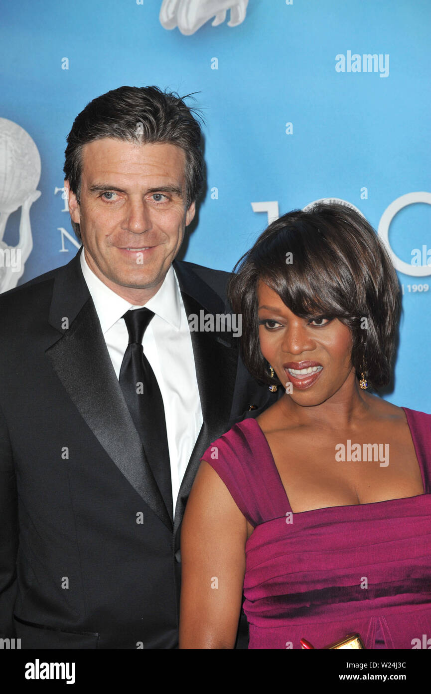 Alfre woodard and husband hi-res stock photography and images - Alamy