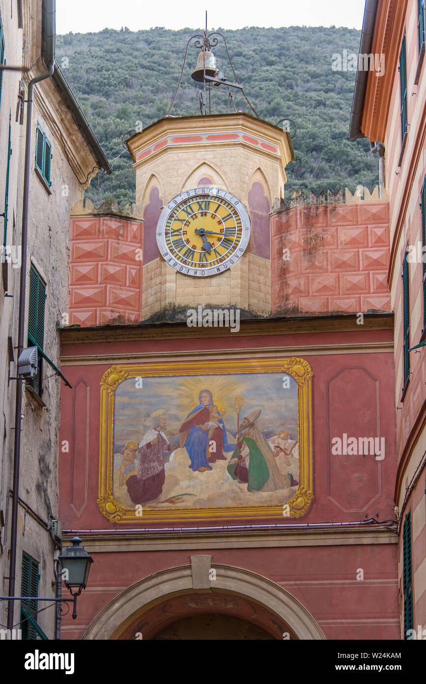 Gate ancient village finalborgo hi-res stock photography and images - Alamy