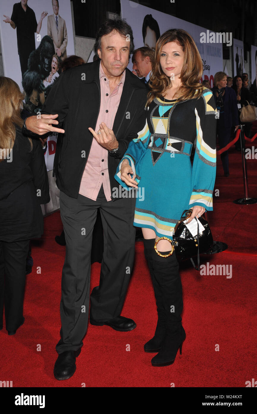 LOS ANGELES, CA. November 09, 2009: Kevin Nealon & date at the world ...