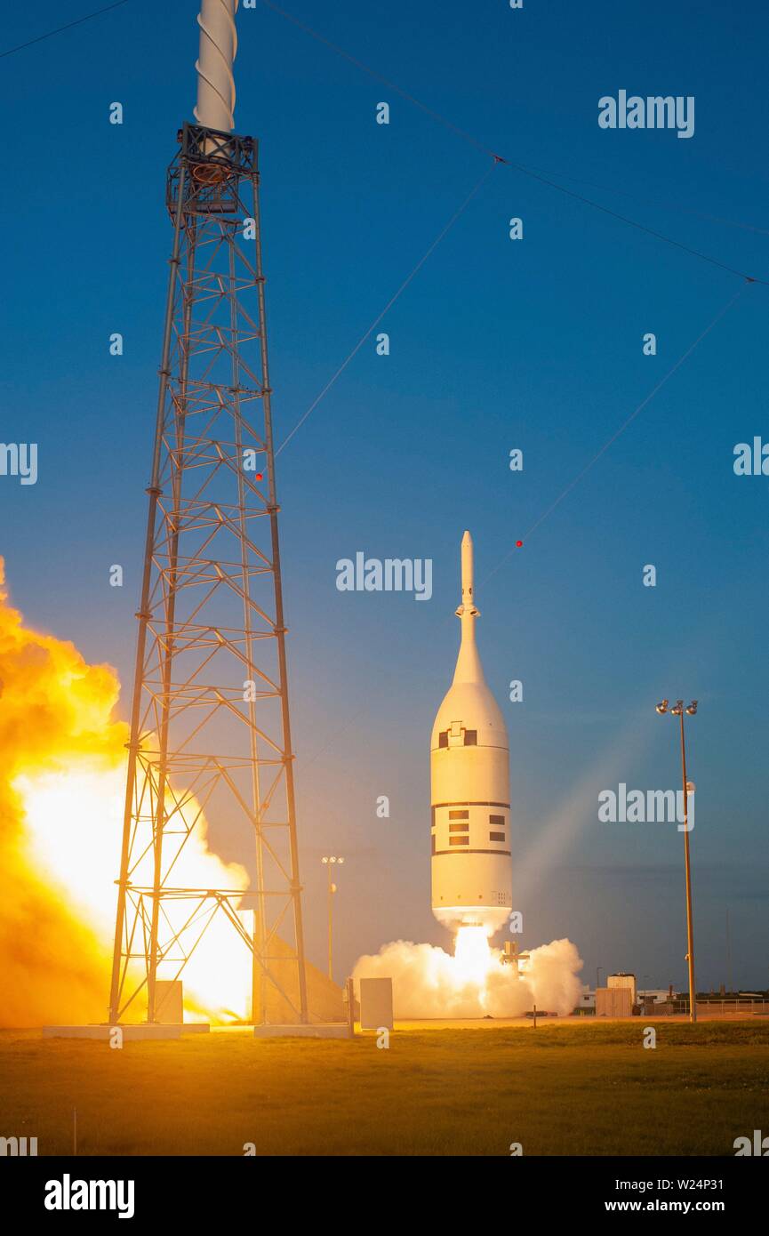 Northrop grumman rocket hi-res stock photography and images - Alamy