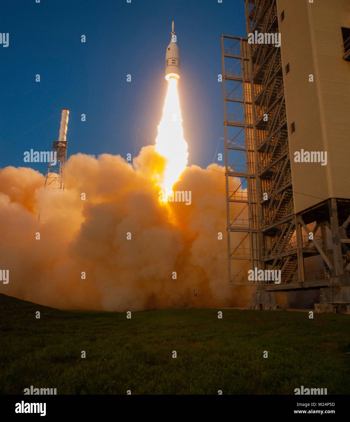 The NASA Orion Launch Abort System successfully launches atop a ...