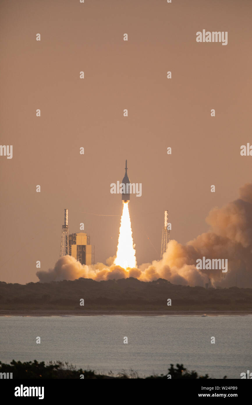 The NASA Orion Launch Abort System successfully launches atop a ...