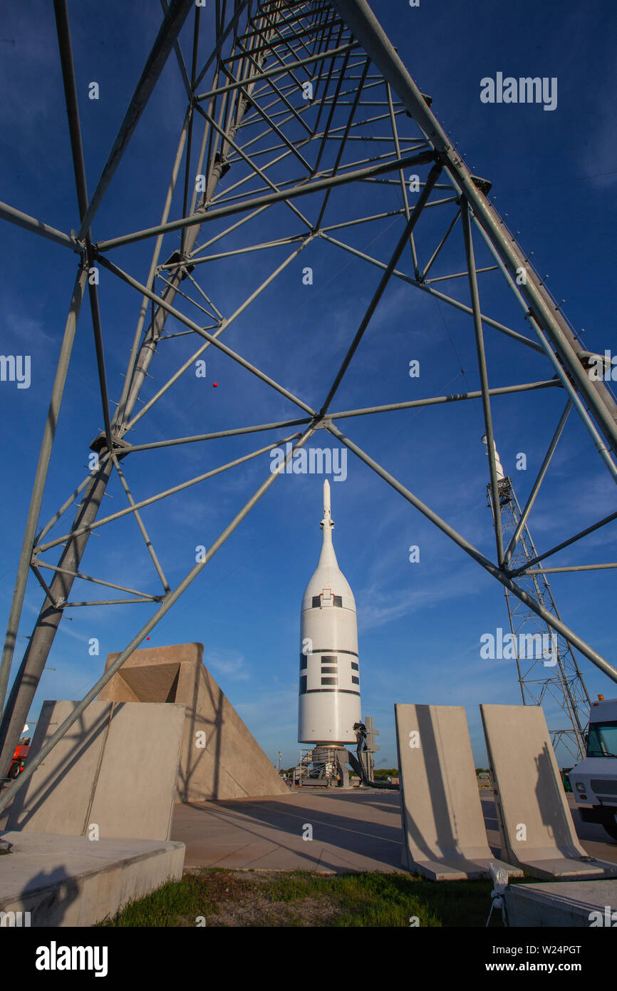 The NASA Orion Launch Abort System atop a Northrop Grumman rocket ...