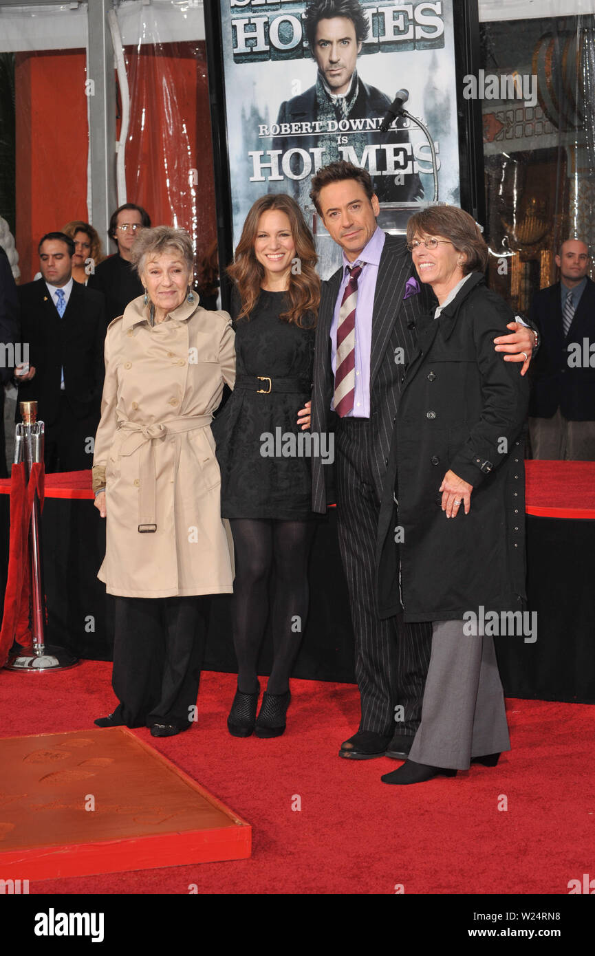 LOS ANGELES, CA. December 07, 2009: Actor Robert Downey Jr. & wife ...