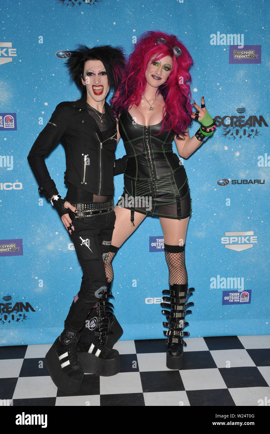 LOS ANGELES, CA. October 18, 2009: Vyxsin Fiala & Kynt Cothron at the ...