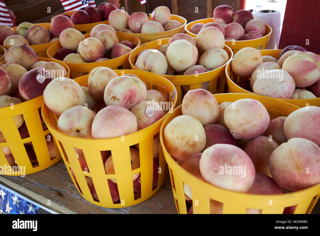 Peach bucket hi-res stock photography and images - Alamy
