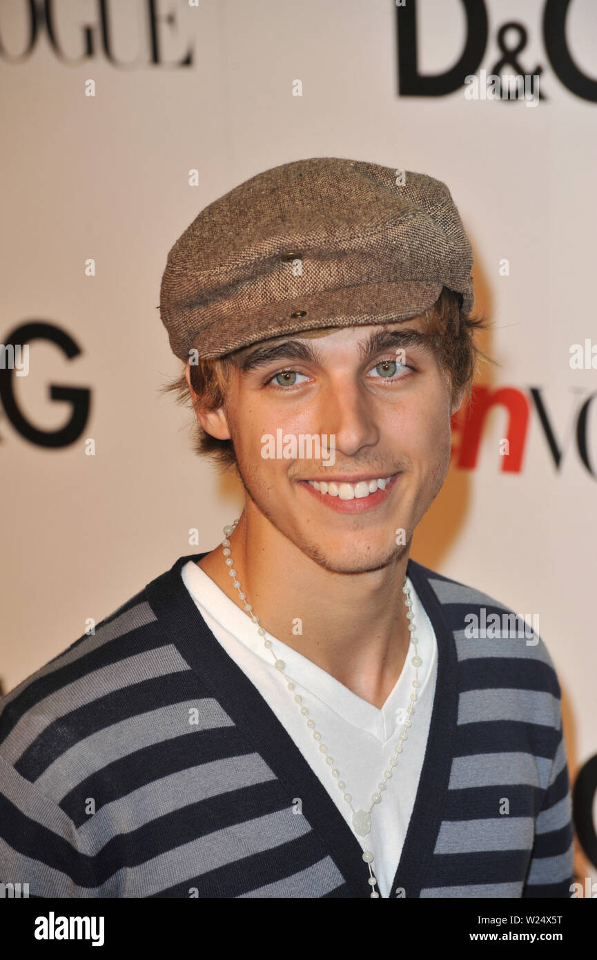 LOS ANGELES, CA. September 25, 2009: Cody Linley at the 7th anual Teen ...