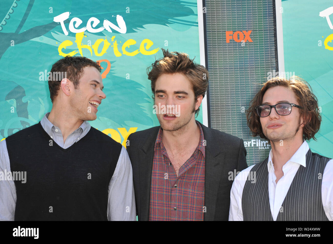 LOS ANGELES, CA. August 10, 2009: Kellan Lutz (left), Robert Pattinson ...