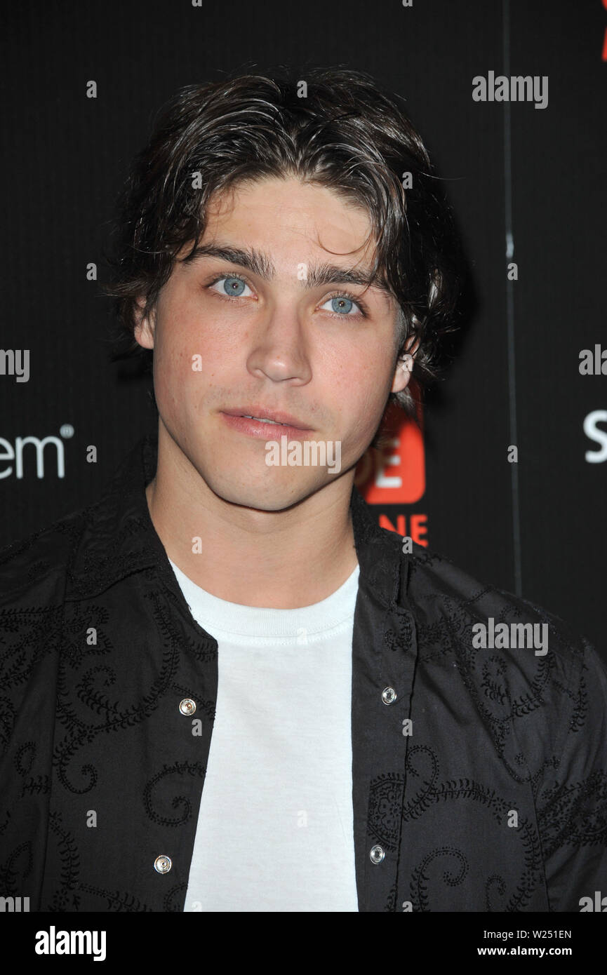 LOS ANGELES, CA. November 11, 2009: "V" star Logan Huffman at TV Guide ...