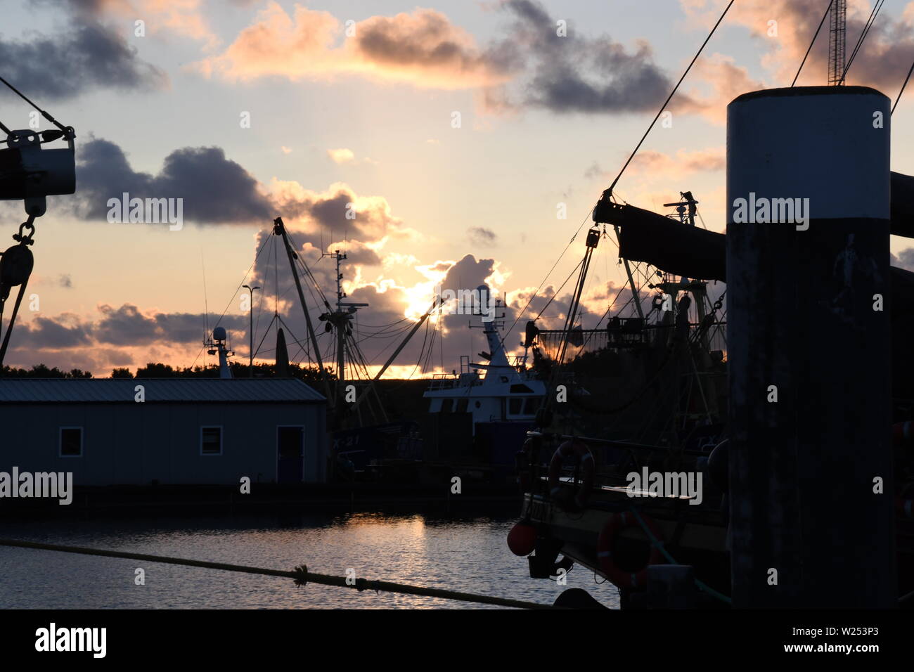 Harbor sunset hi-res stock photography and images - Alamy