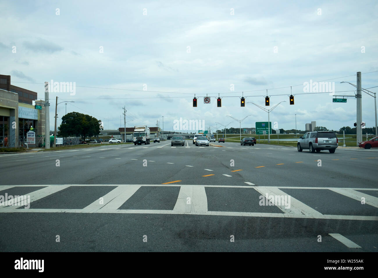 Car turning left intersection hi-res stock photography and images - Alamy