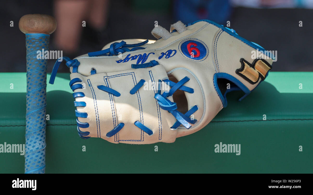 Spanish. 4th July, 2019. The glove of Chicago Cubs shortstop Javier ...