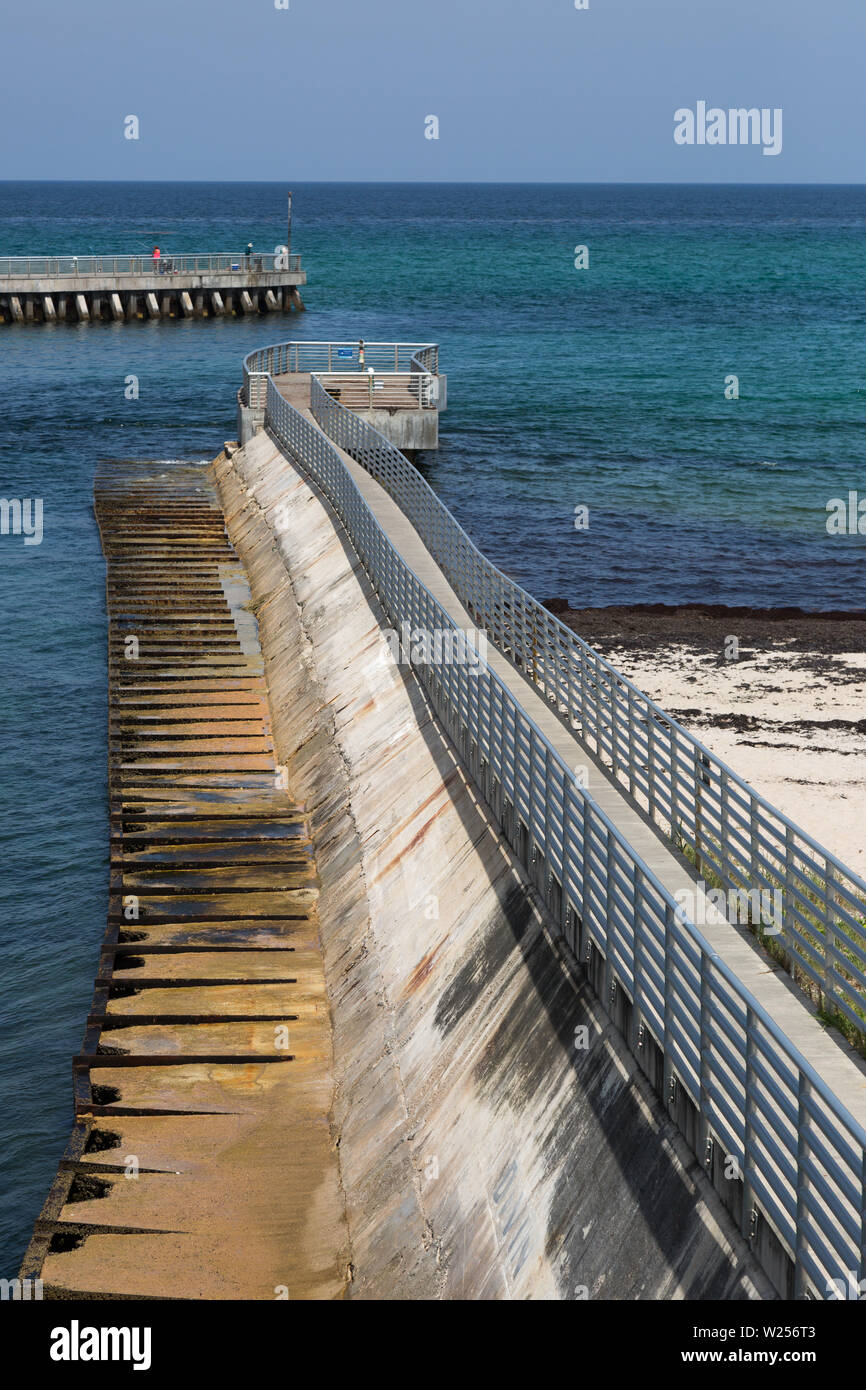 The Boynton Inlet opens into the Atlantic Ocean between Manalapan and ...