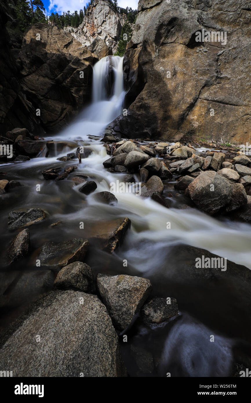 Waterfall and boulder hi-res stock photography and images - Alamy