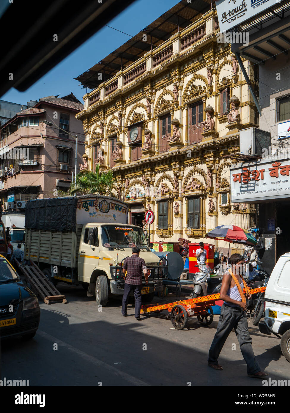 11-Apr-2019-Shree dwarkadhish krishna temple at Vithalwadi Kalbadevi ...