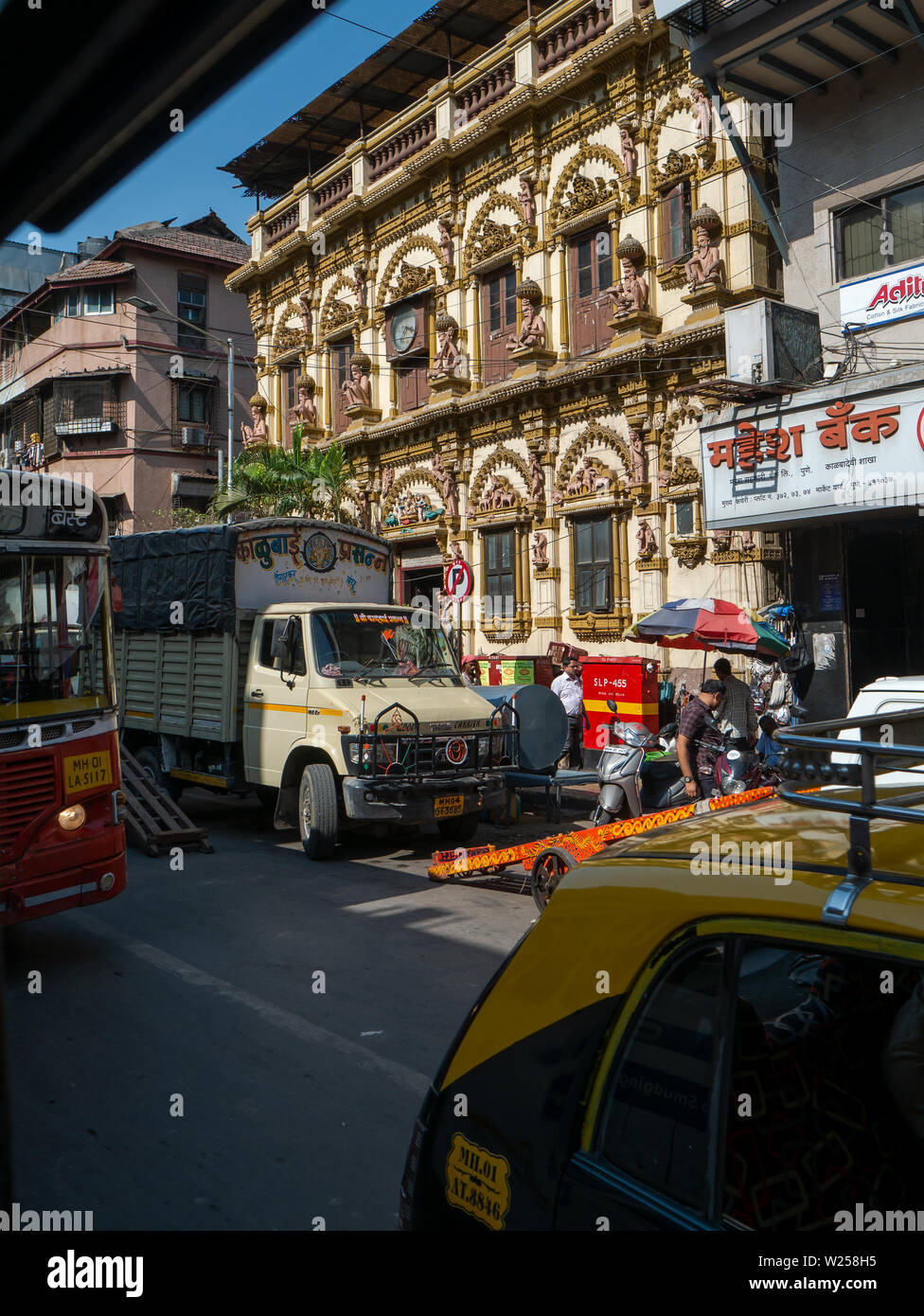 11-Apr-2019-Shree dwarkadhish krishna temple at Vithalwadi Kalbadevi ...