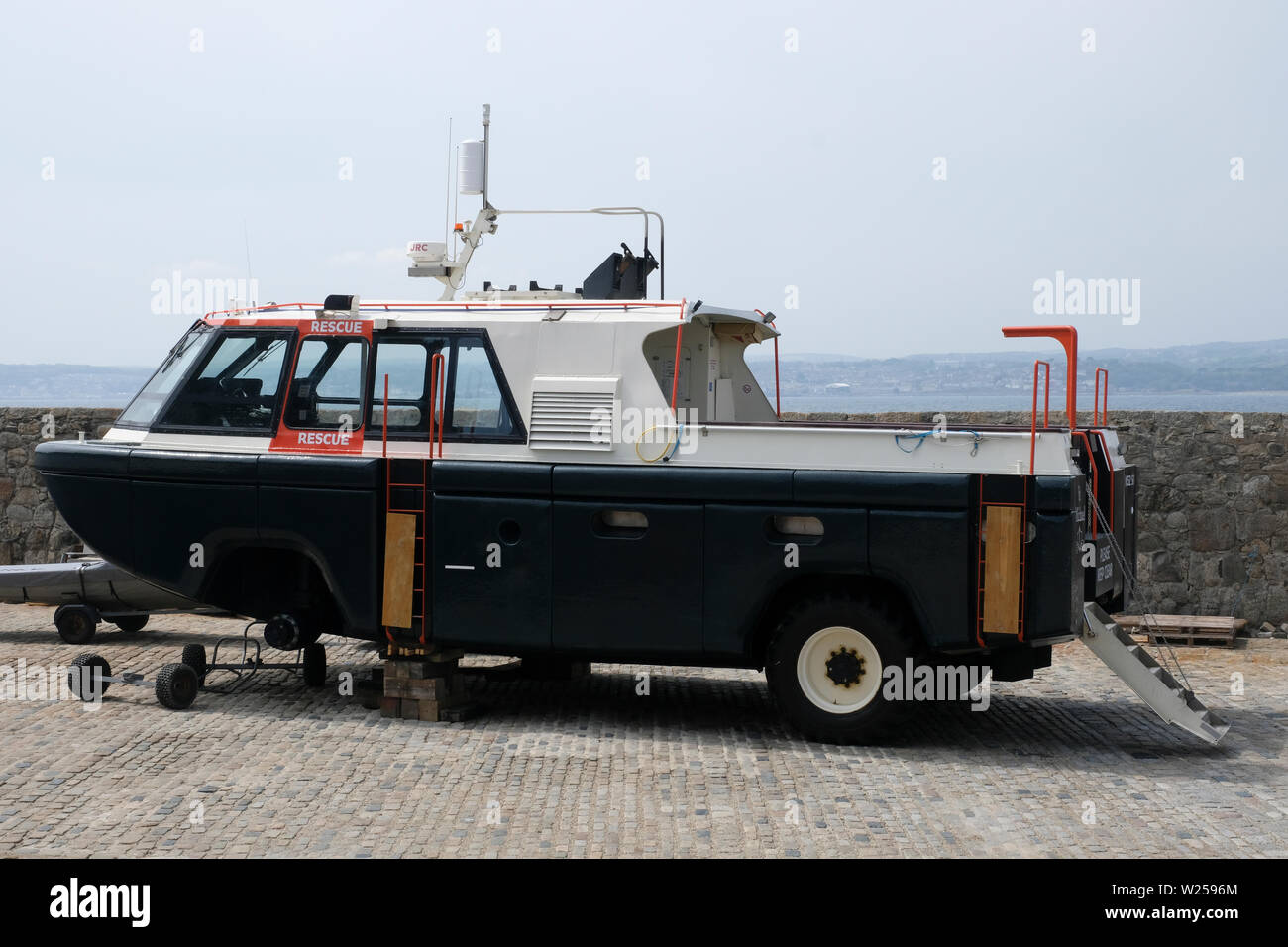 Amphibious rescue hi-res stock photography and images - Alamy