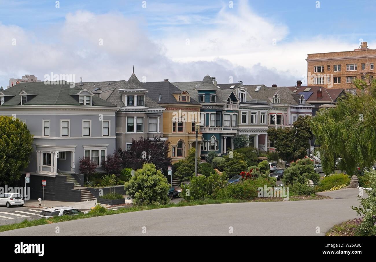San Francisco, California - Colored traditional houses of Alamo square ...
