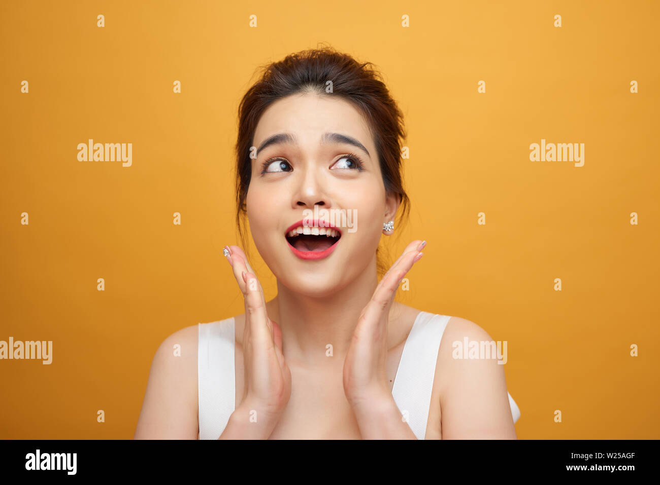 Surprised face of happy and beautiful young woman with wide open eyes ...