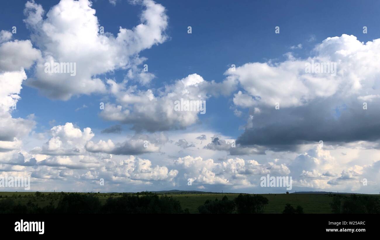 Time lapse clouds moving across the skies hi-res stock photography and ...