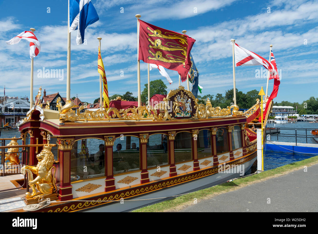Queens royal barge hi-res stock photography and images - Alamy