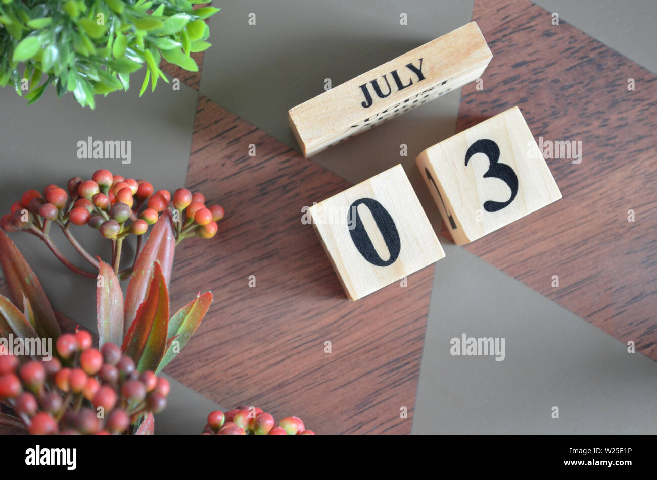 Date of July month. Diamond wood table for background Stock Photo - Alamy